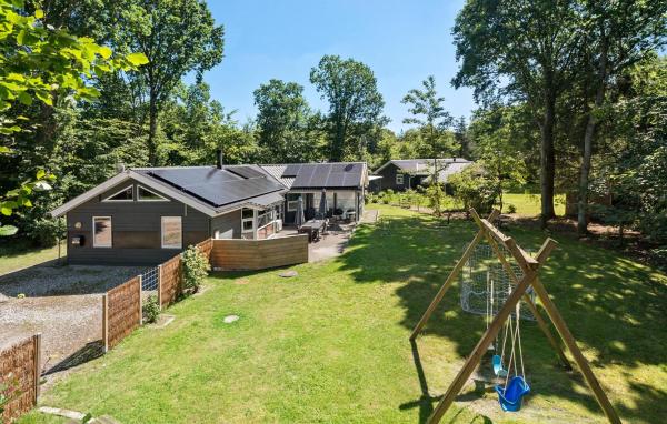 Nice Home In Glesborg With Sauna - Denmark
