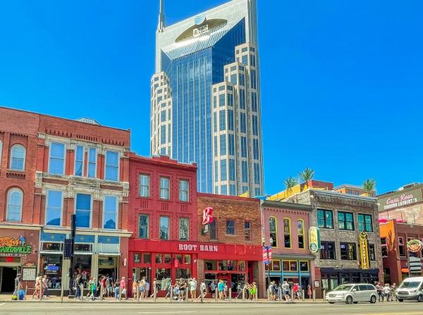 2 Chic Lofts Right On Broadway Strip Sleeps 10 - Bridgestone Arena