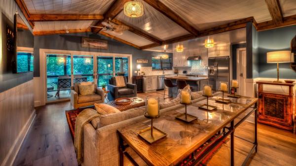 Treehouse On The Lake - Blairsville, GA