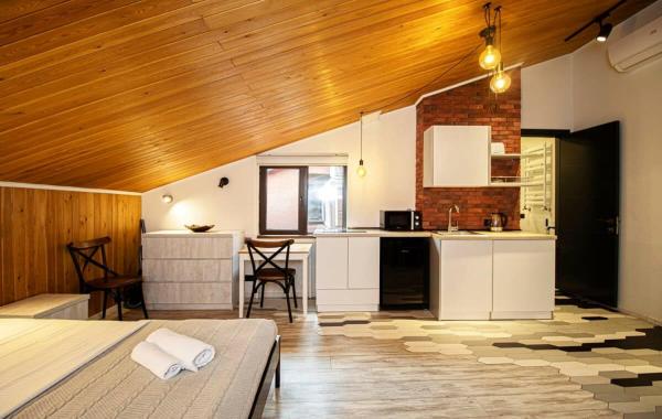 Top Location Cozy Wooden Ceiling Apt - By Wehost - Tbilisi