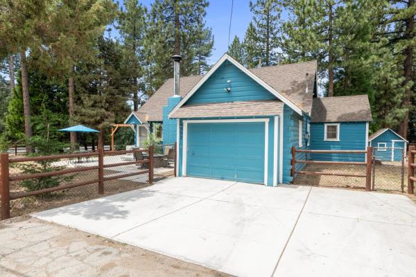 Bear Slope View Cabin - Beautiful Home Located Just South Of Bear Mountain Ski Resort! - Big Bear Lake, CA
