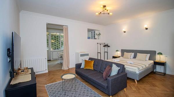 Elegant 1br Vake Apt For 3 - By Wehost - Tbilissi