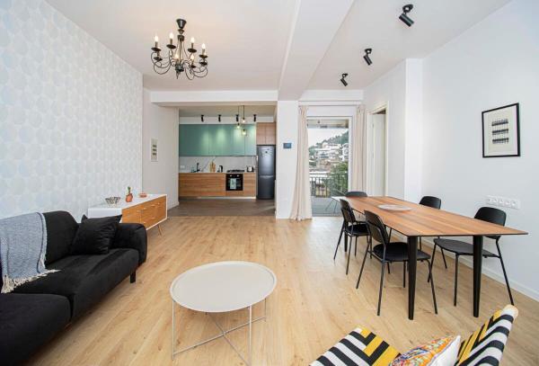 2br Colorful Apt On Vera Near Stamba - By Wehost - Tbilisi