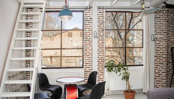 1br Mezzanine Apt With Patio Charm For 6 - By Wehost - Georgia