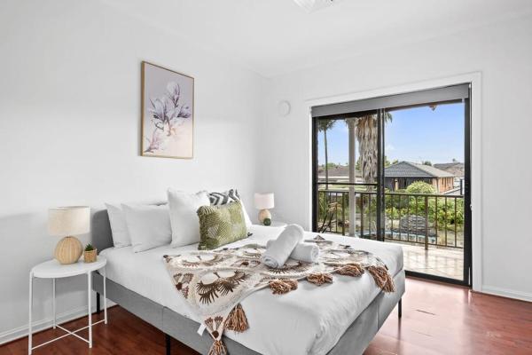 Cozy Private Double Room - Near Stations & Shops - Shared Bathroom - Auburn