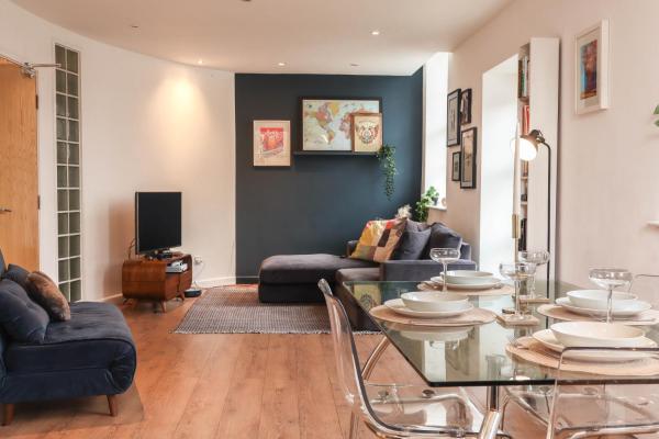 Beautiful 2 Bed Apartment - City Centre - Free Private Parking - Perfect For Families And Professionals - Leeds Station