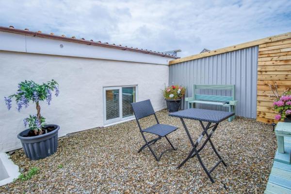 Clouds - 1 Bedroom Holiday Home - Milford Haven - Milford Haven