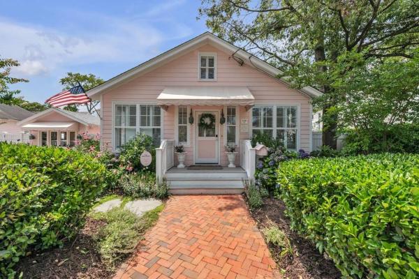 The Pink House - Sandbridge Beach, VA