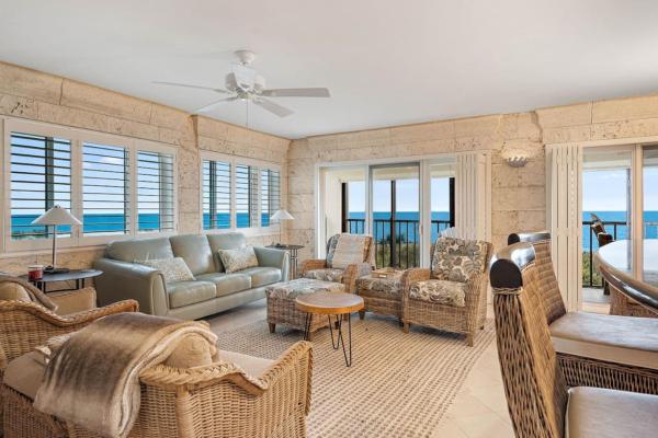 Lands End Beachfront Elegance Top Floor Corner - Treasure Island, FL
