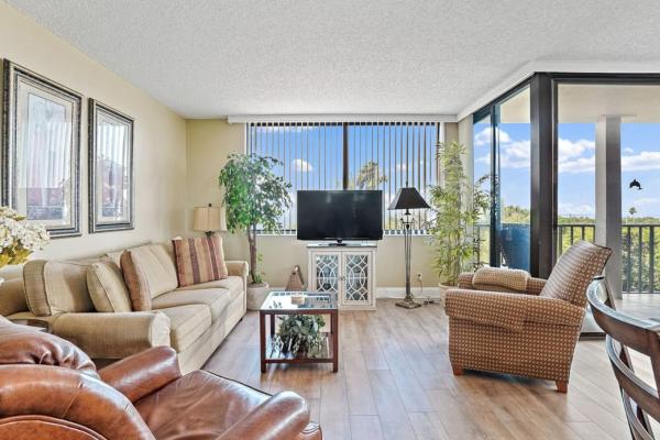 St. Pete Isla Del Sol Bahia J 408 2bd 2ba - St. Petersburg, FL