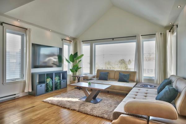 Dynamite 2-bedroom House, Garage, Sleeps 6 - Sherbrooke