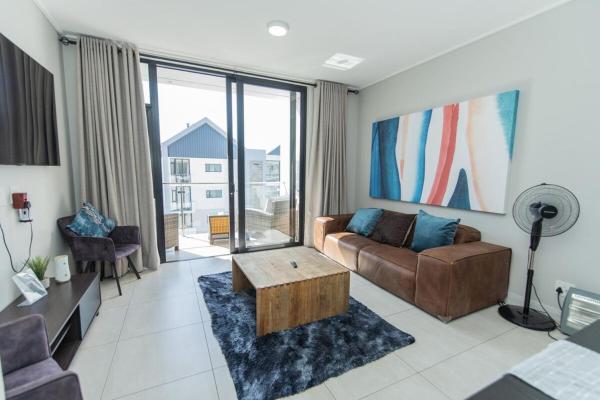 Modern 3 Bedroom Near The Beachfront - Gqeberha