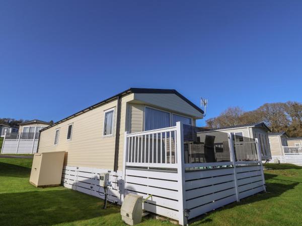 Tri-star House - Charmouth