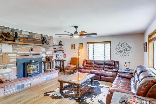 Walk To Rainbow Lake: Cabin W/ Game Room & Yard - Pinetop-Lakeside, AZ