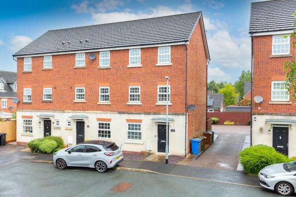 Lancers Close House - Preston