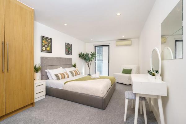 Modern 3 Bed 2 Bath Apartment Hyde Park - Essex