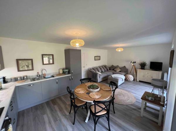 2 Bed Home In Shropshire - Cheshire