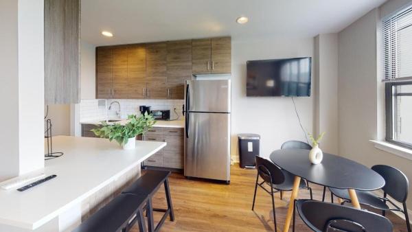 Avenue A810 Epic 2br, Pool, Gym, Parking - Philadelphia