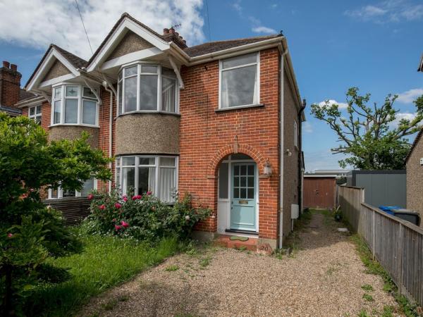 Charming Family Home In Windsor - Parking & Garden Pass The Keys - Windsor