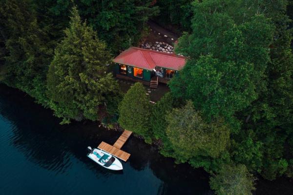Grinmore Lakehouse With Panoramic View & Hot Tub - Algonquin Provincial Park