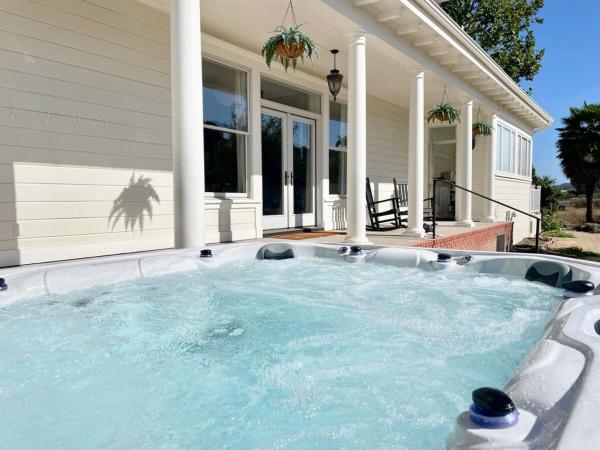Edna Estate, Sleeps 17, Hot Tub - San Luis Obispo, CA