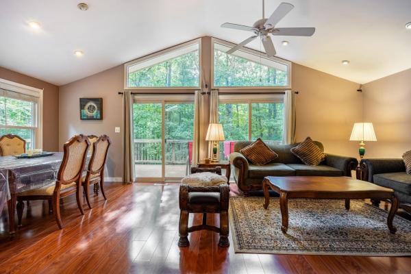Cozy 3br Lake Retreat With Backyard & Fire Pit - Lake Anna, VA