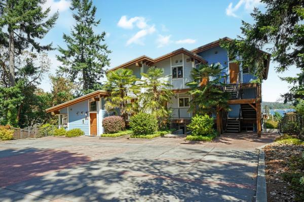 Two Bedroom Ocean View Condo, Walk To Ganges -Unit 203 - Galiano Island