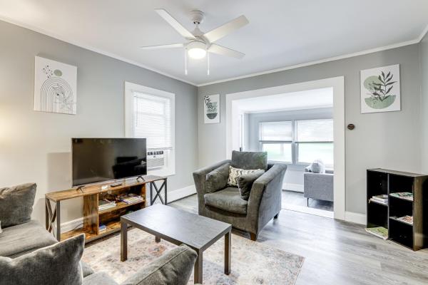 Easthampton Apartment Near Breweries And Rail Trail! - Northampton, MA