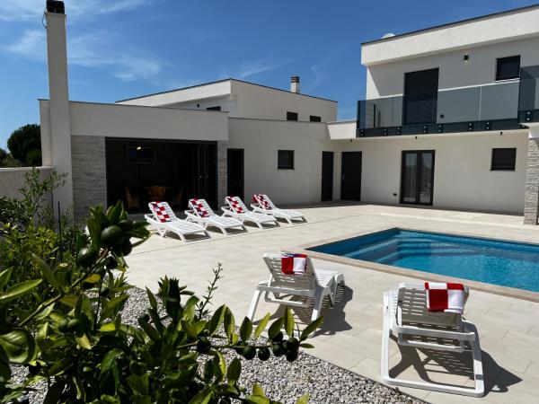 Villa Mare - Modern Villa With Swimming Pool And Jacuzzi - Pula