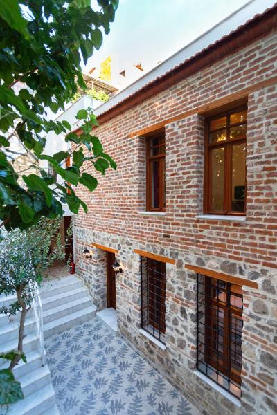 Zeytinli Taş Ev -