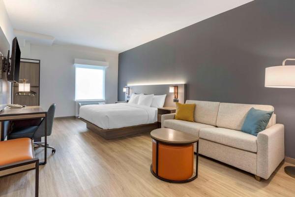 Comfort Inn & Suites Newark Liberty International Airport - Newark, NJ