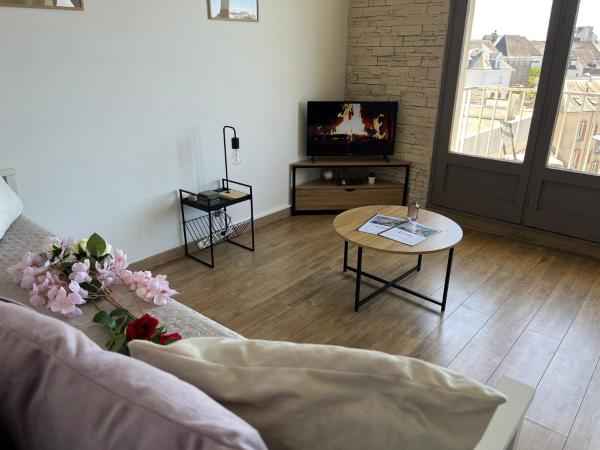 Vue Sur Les Toits Historiques De Vannes - Île d'Arz