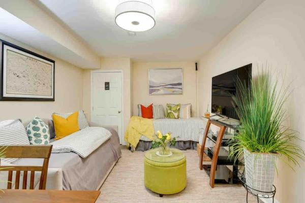 Eurostyleliving At John Hopkins Hospital And Downtown Baltimore - Baltimore, MD