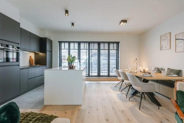Poseidon Luxe Gelijkvloers Appartement Met Tuin ,Terras En Gratis Parkeren Ondergrondse Staanplaats - Knokke-Heist