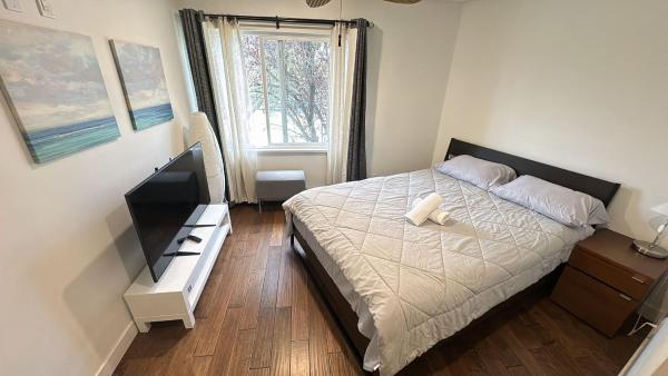 5 Mins Walk To Skytrain Station - Vancouver