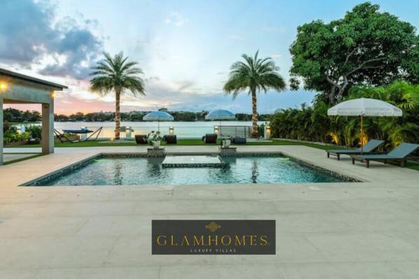 Opulent Waterfront Villa By The Glamhomes - Pembroke Pines, FL