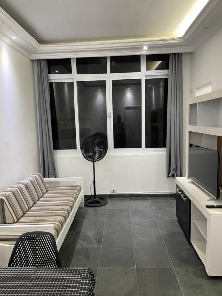 Apê Na Praia Com Estacionamento, E Tudo Perto! - Guarujá