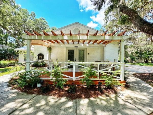 Adorable French Cottage Style - 1 Bedroom. - Amelia Island, FL