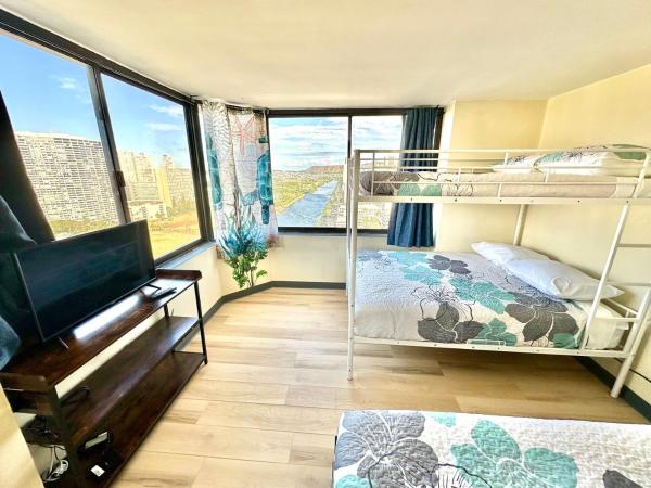 Ocean Canal Mountain View Steps From Waikiki Beach 6person - Kāhala Beach, HI