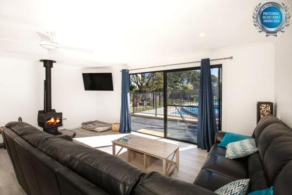 Pipers Spot - Pet Friendly - Fireplace With Swimming Pool - Berry