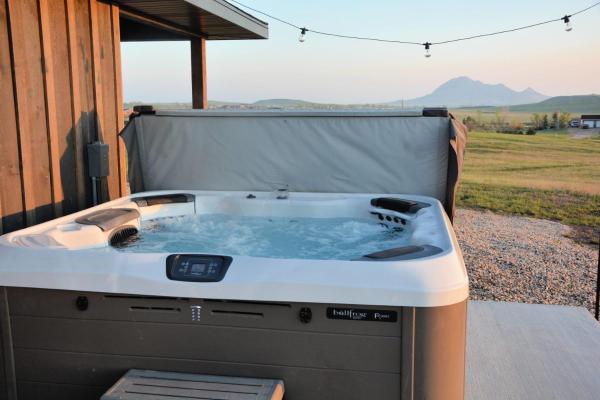 Hot Tub & Panoramic Views Bear Butte &Buffalo Chip - Sturgis, SD