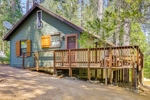 California Mountain Cabin With Lake Access And Deck! - Yosemite National Park, CA
