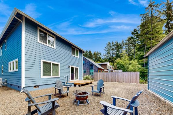 Blue House - Manzanita, OR