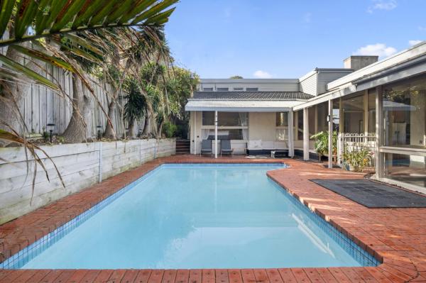5-bed Haven With Pool Minutes From Beaches & Parks - Bayside City