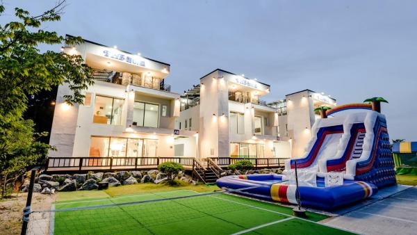 Daebudo The White Pool Villa - South Korea