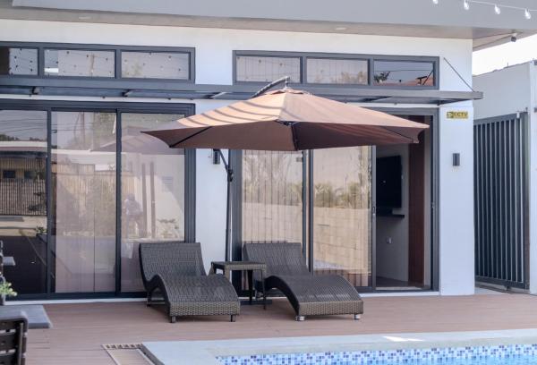 A Poolside Cafe Resort - Magalang