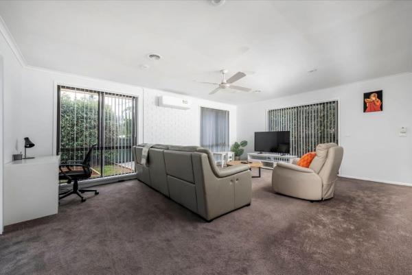 Hidden Gem In Gowrie - Canberra