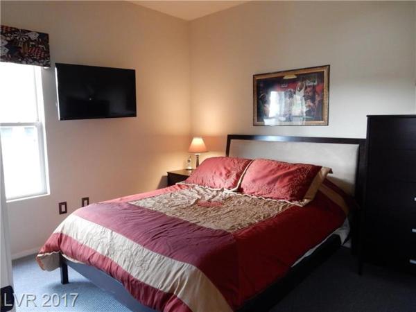 Southwest Retreat - Stylish Room With Queen Bed, Fast Wi-fi & More! - Las Vegas, NV