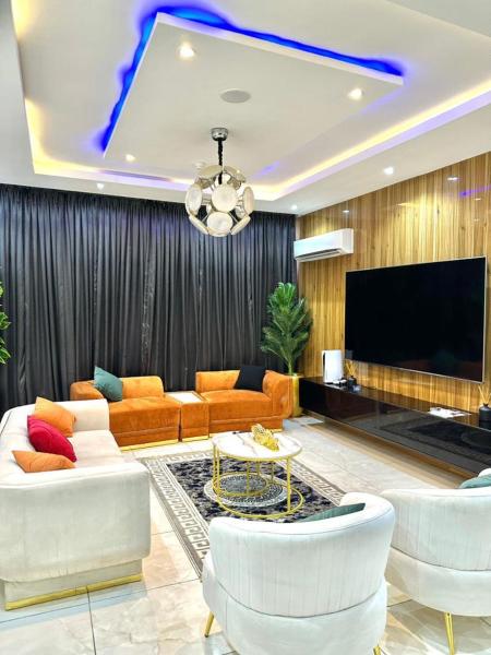 3bedroom Luxury Apartment With Pool, Snooker, Ps5 In Lekki Phase 1 - Lagos