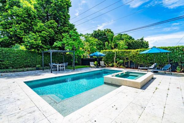 Spacious 5 Bedroom Heated Pool And Hot Tub, 12 Minutes To The Beach - Sunrise, FL